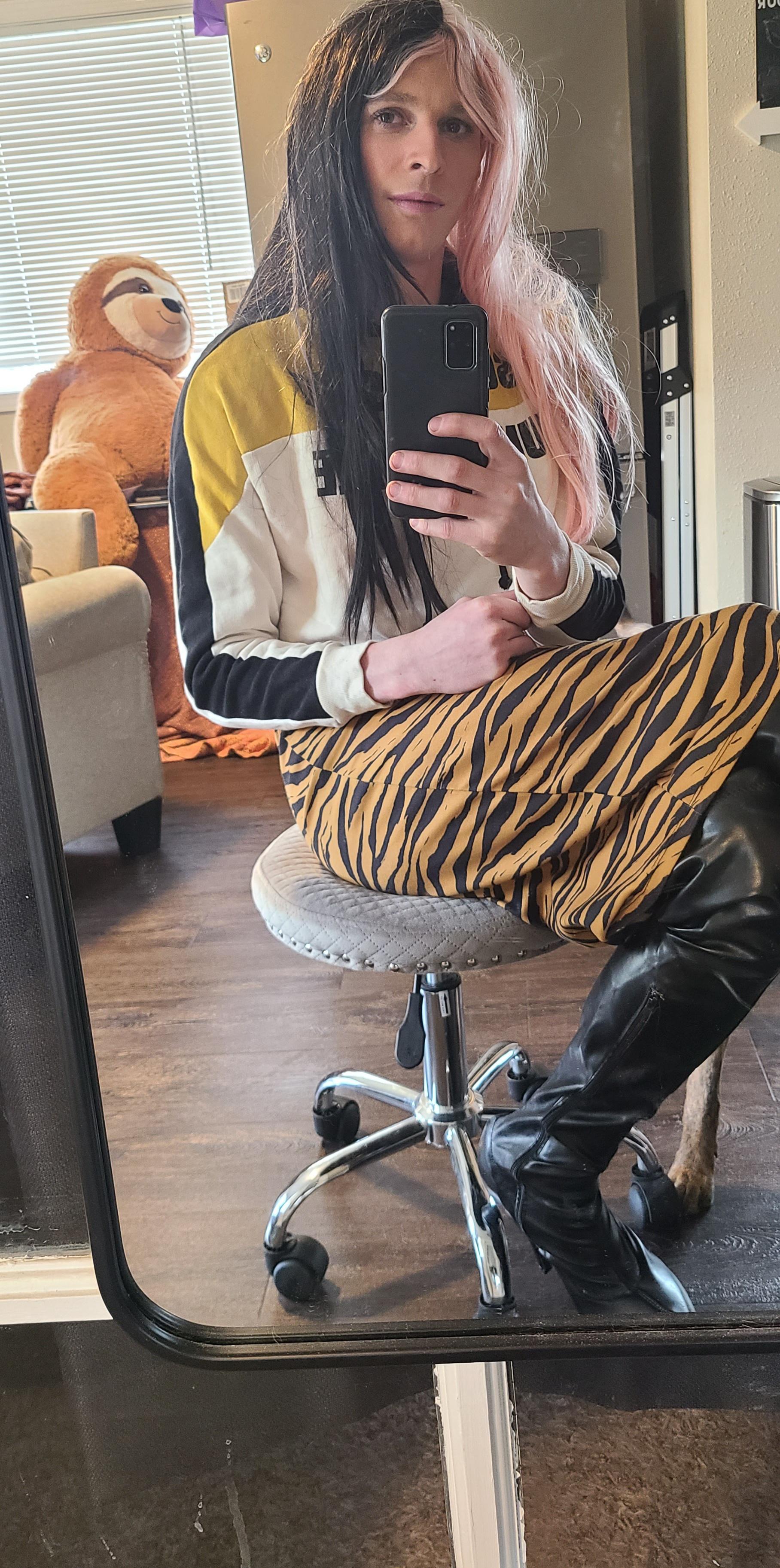 First time dressing and putting on my makeup in a while. How do I look? | Scrolller