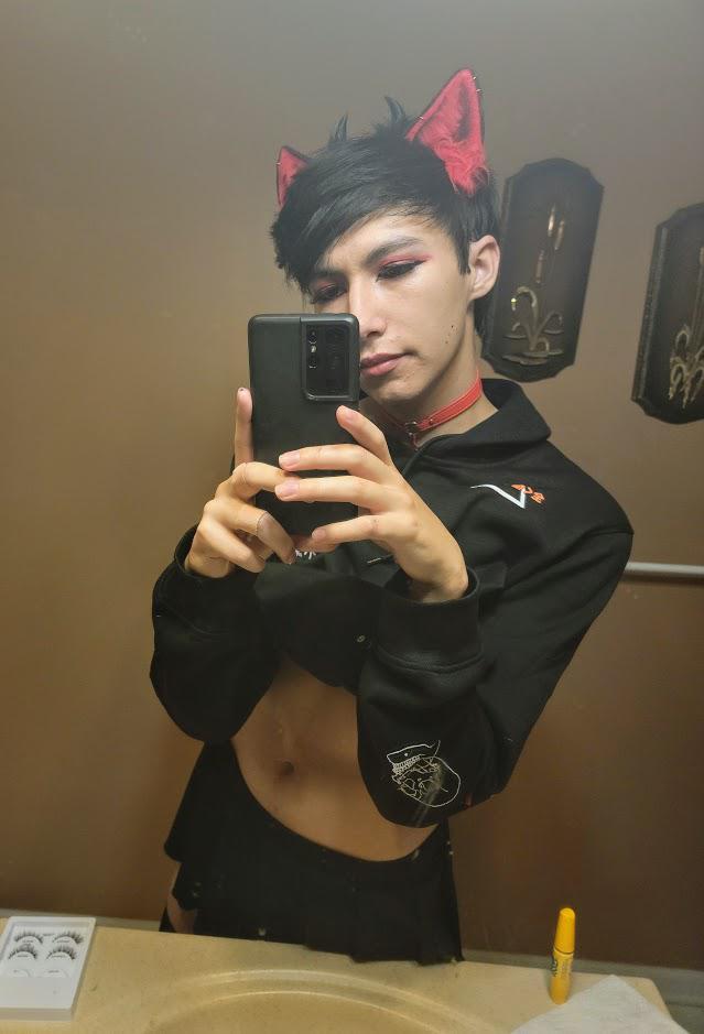 First time posting on this sub. Also tried new makeup :3 | Scrolller