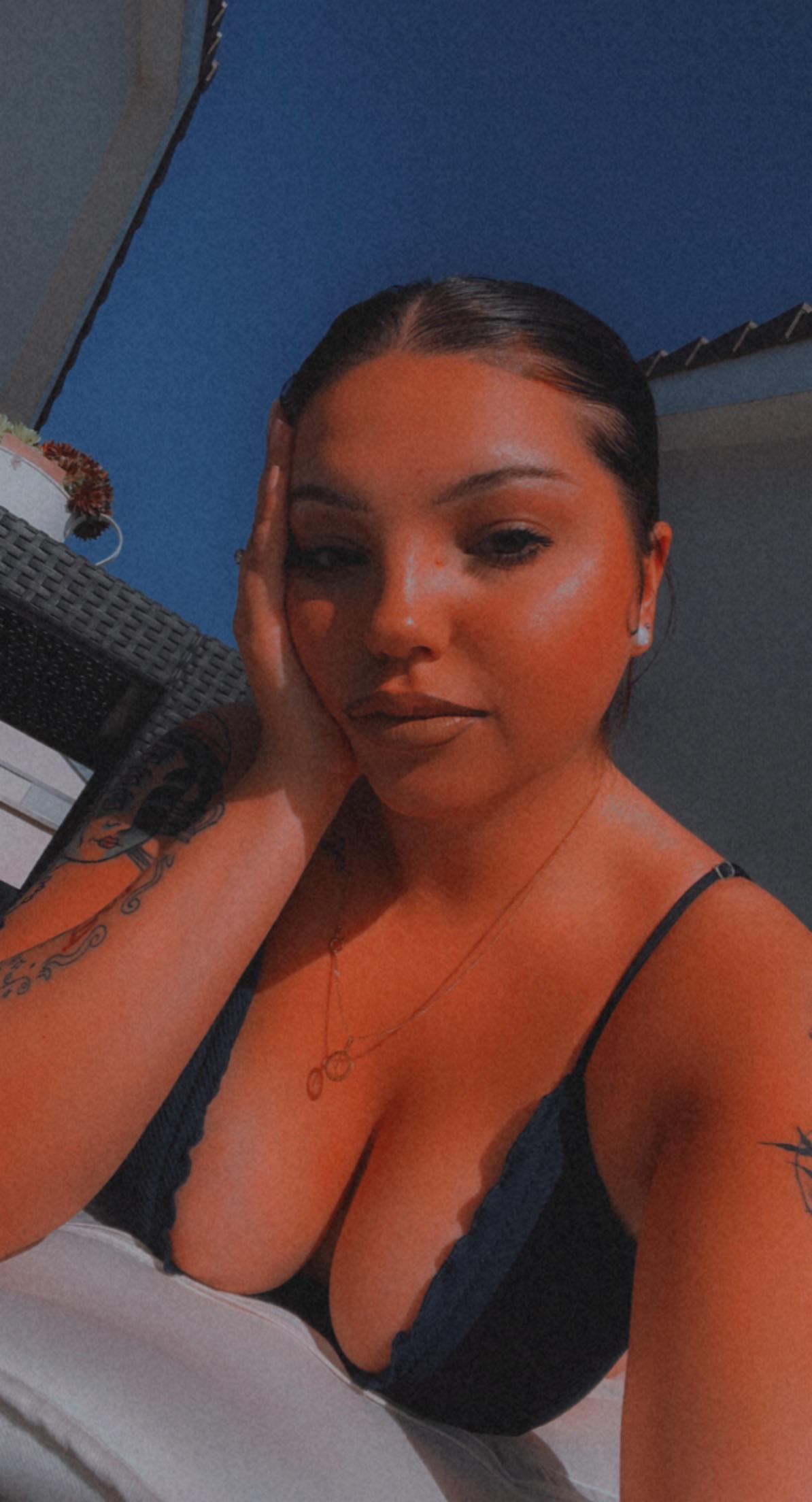 First time sunbathing ☀️ [F] | Scrolller