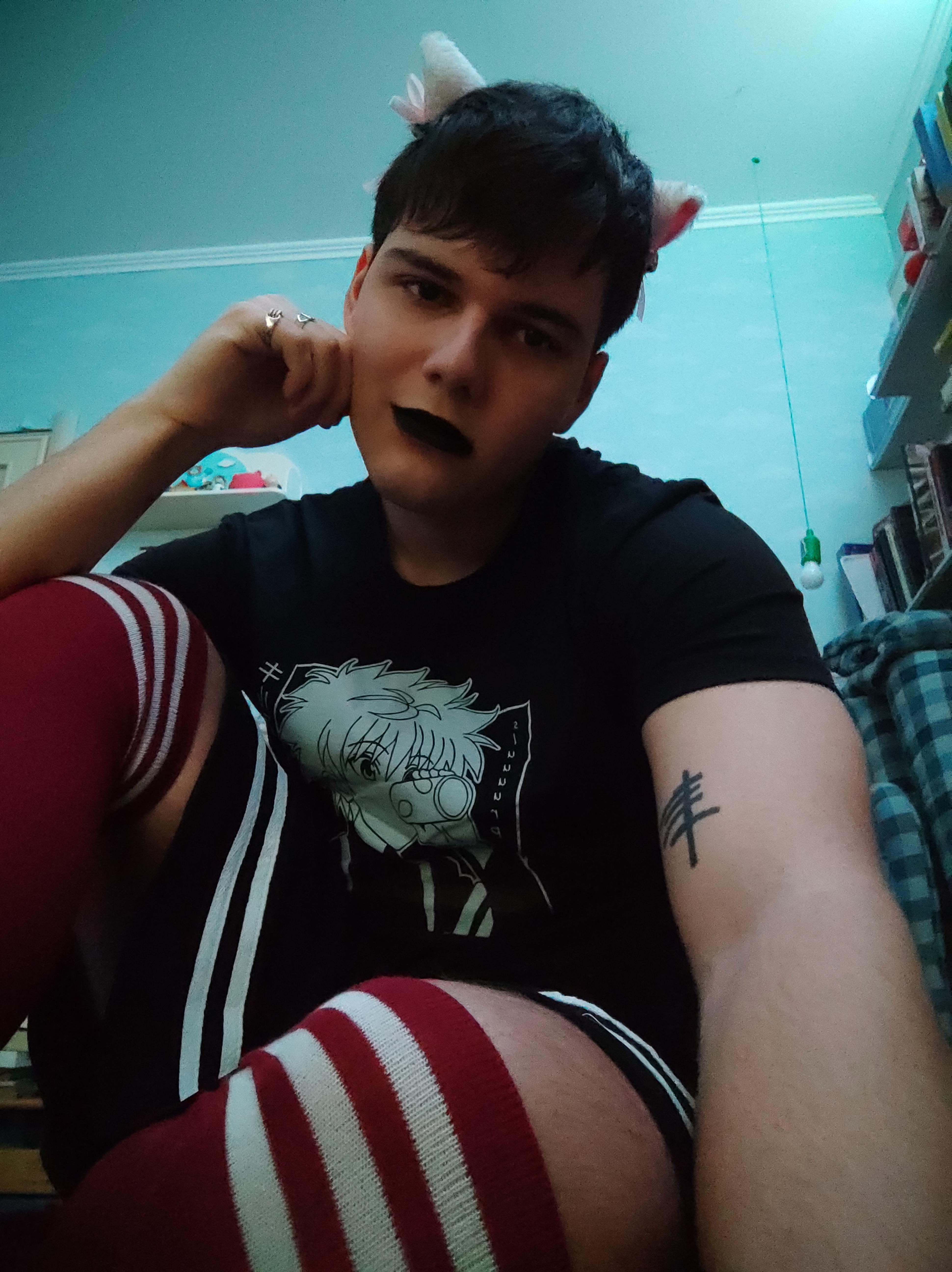 first time trying a lipgloss 🥺 | Scrolller