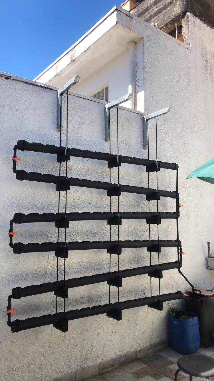 First time trying hydroponics and this is my setup! | Scrolller