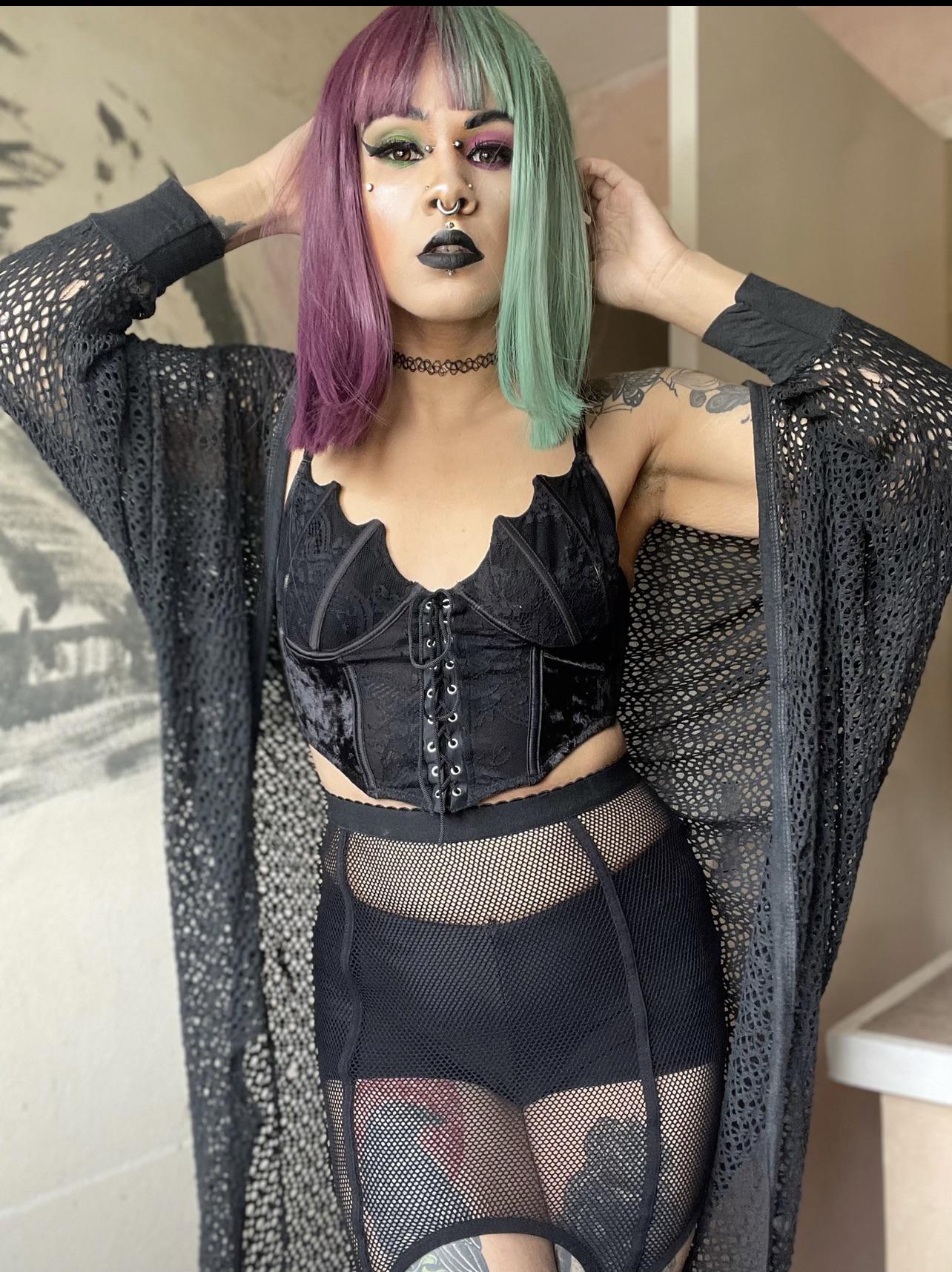 Feeling the fishnet skirt! | Scrolller