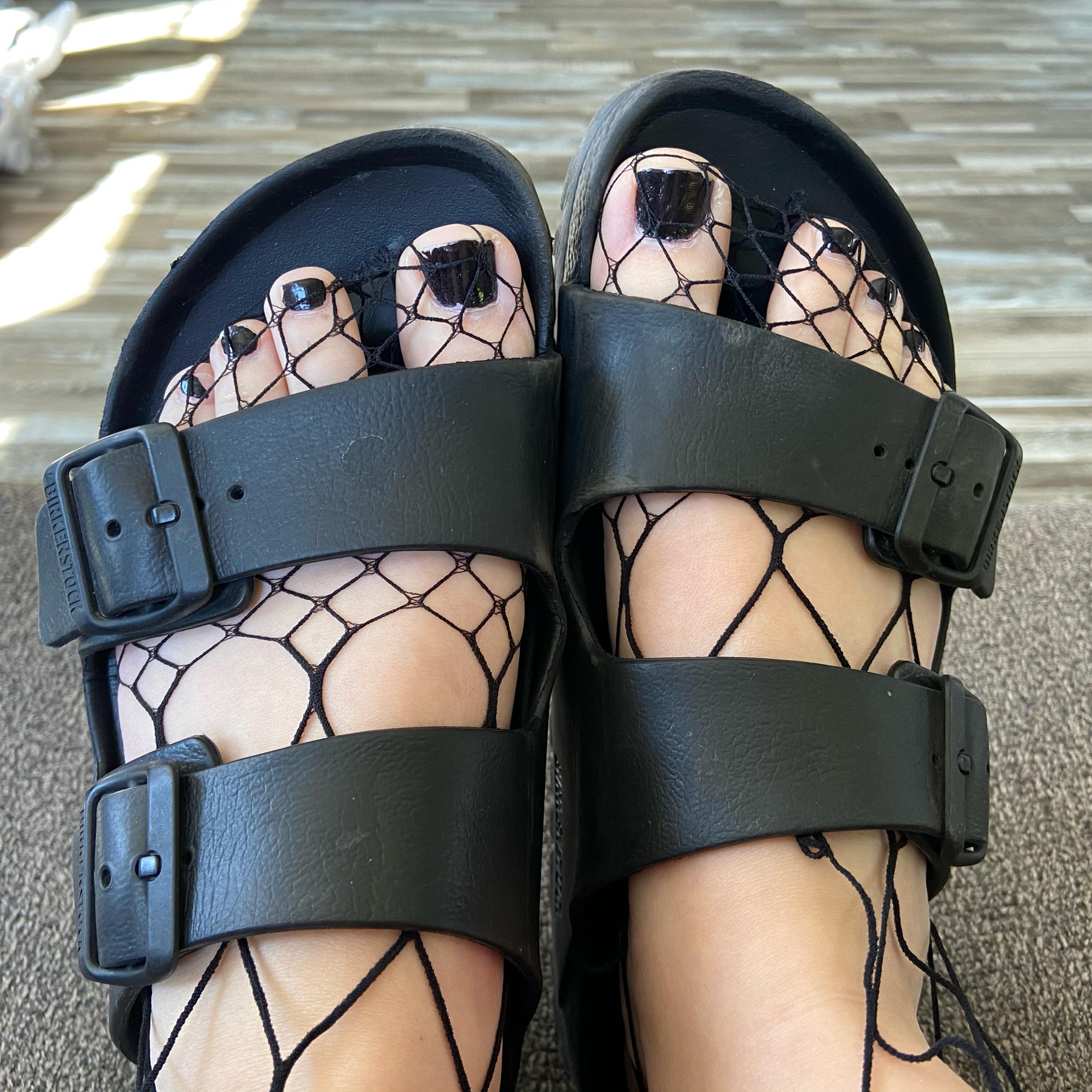 fishnets for dayys. i like them ripped 😈 | Scrolller