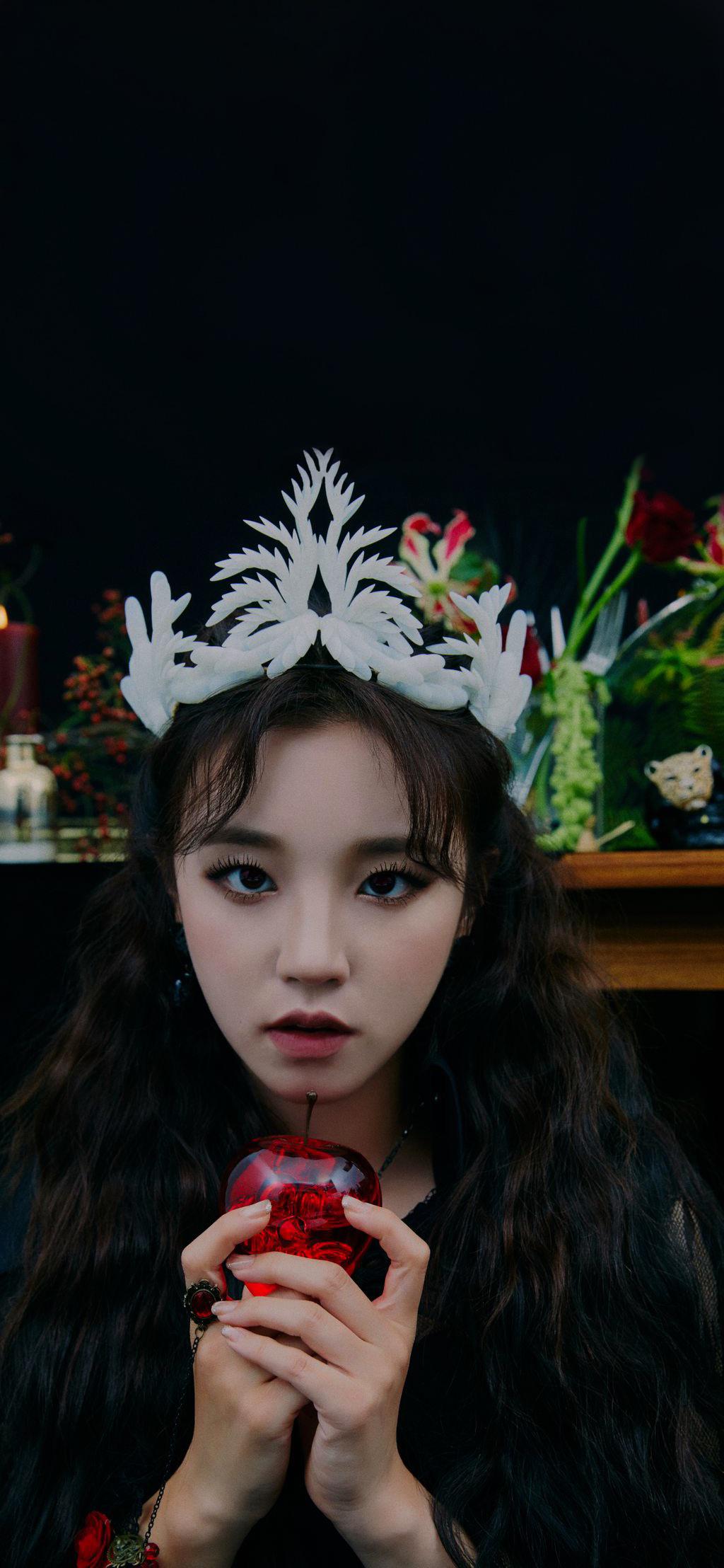 “Fixed” the crown a little. | Scrolller