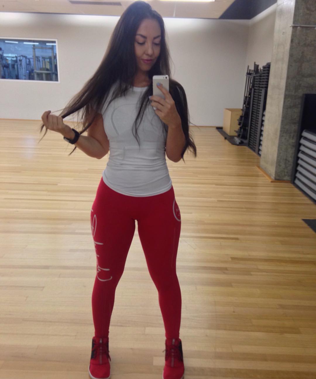 Flaunting Those Breedable Hips | Scrolller