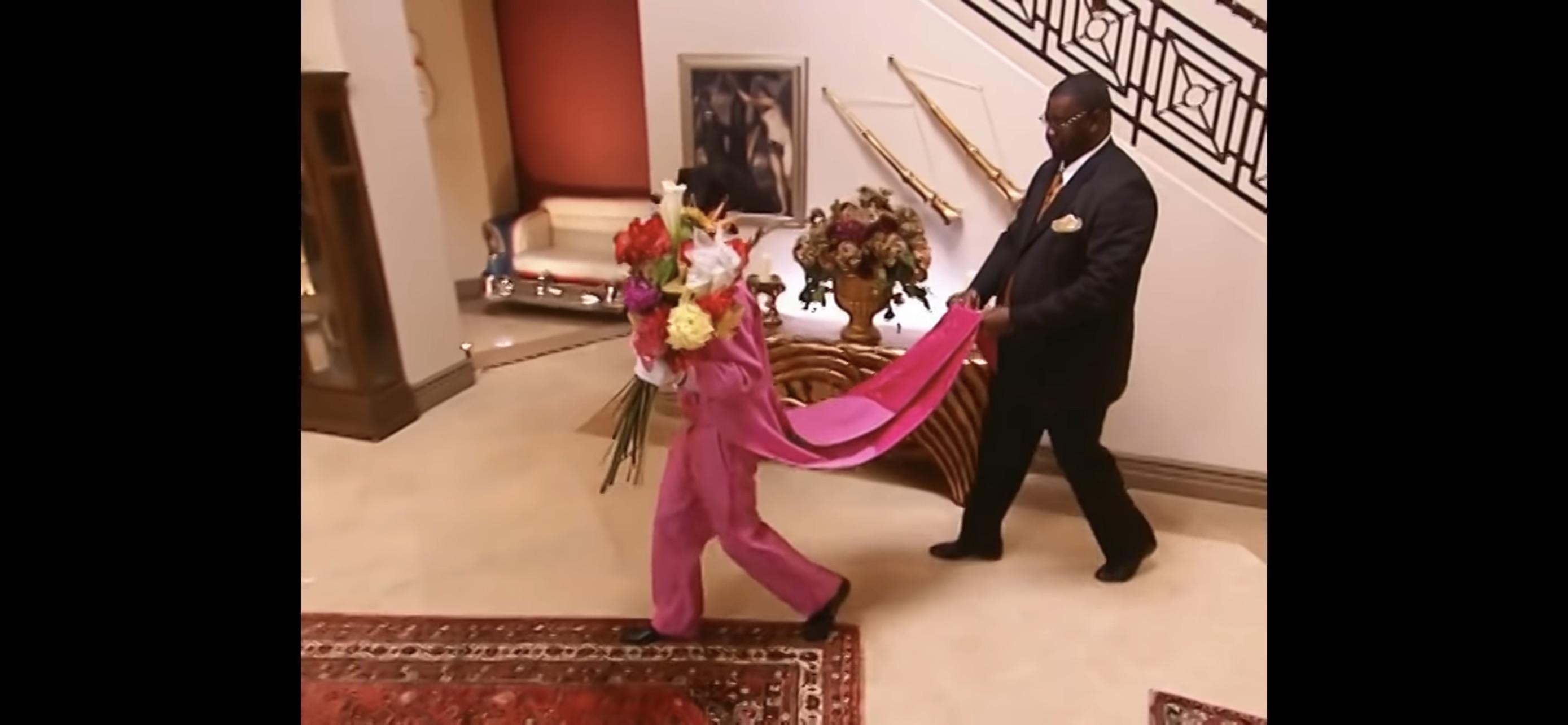 Flav making his entrance in the Flavor of Love Premiere | Scrolller