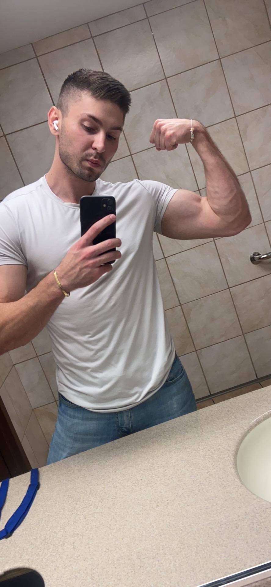 Flexing at work lol | Scrolller