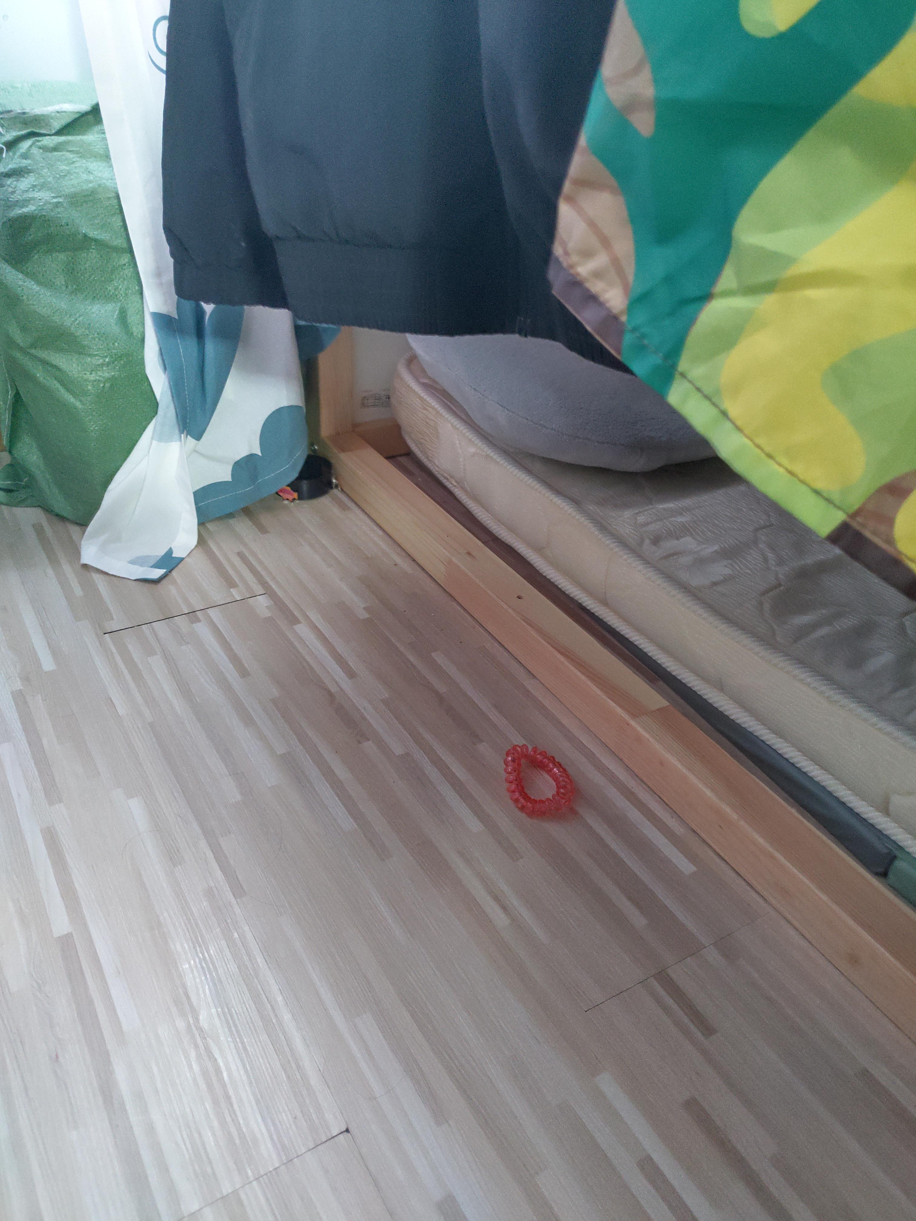 Floor bed | Scrolller