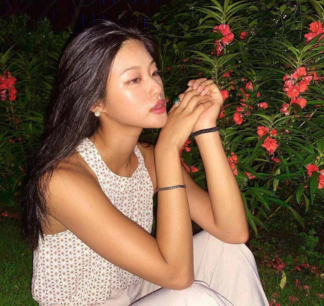 Flower Girl | Scrolller