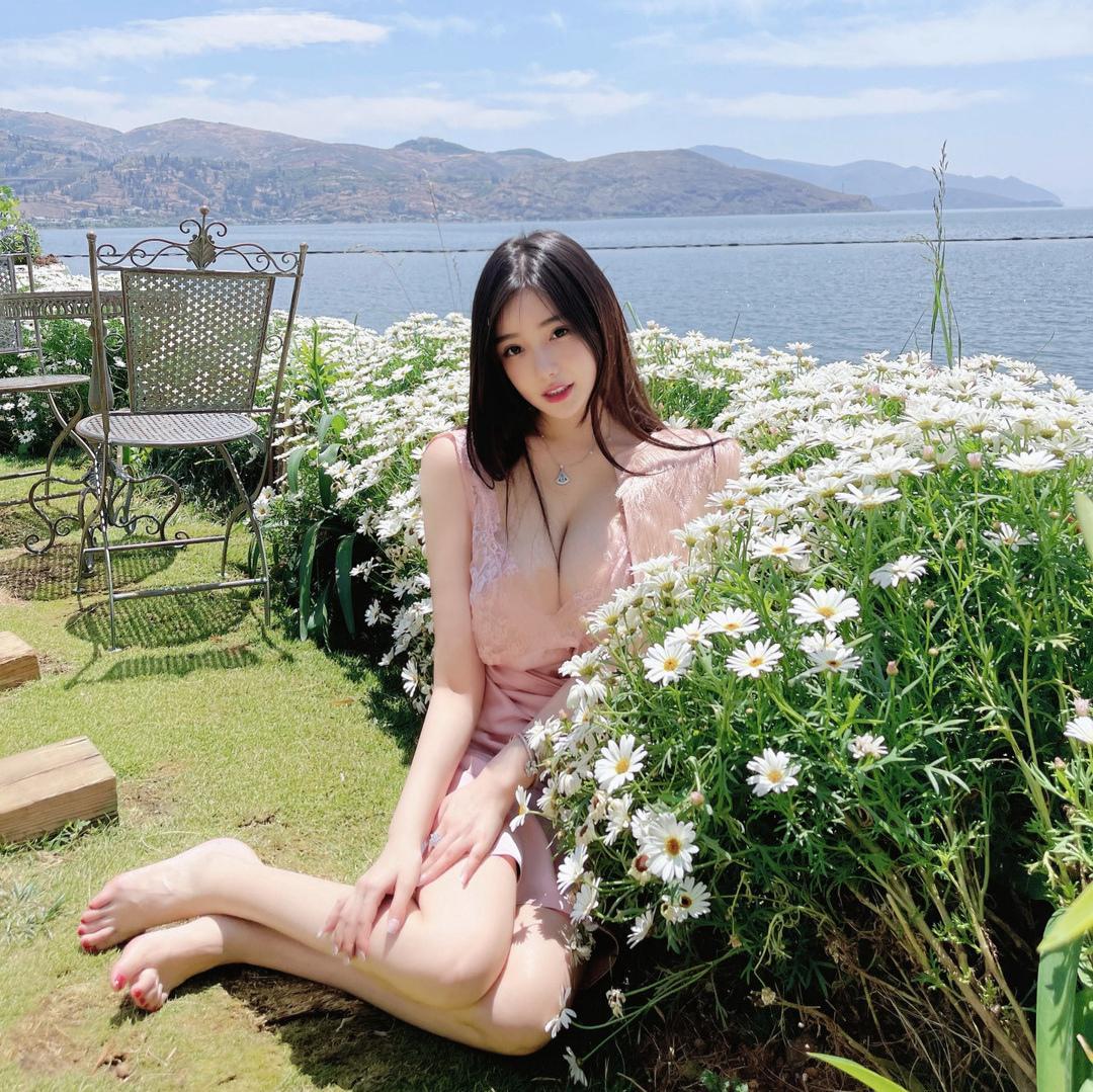 Flowers 🌸 | Scrolller