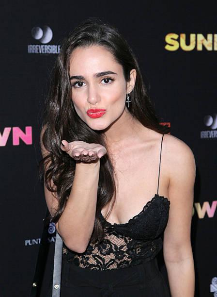 Flying 💋 😘 | Scrolller