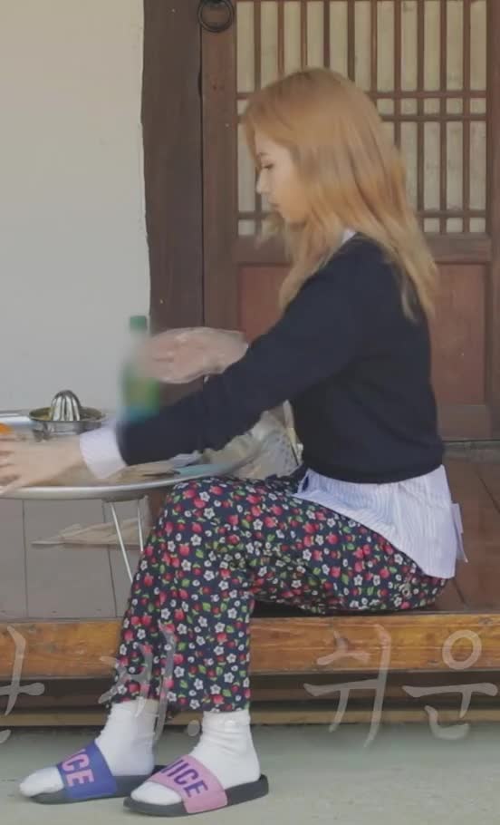 Focused cutie! | Scrolller