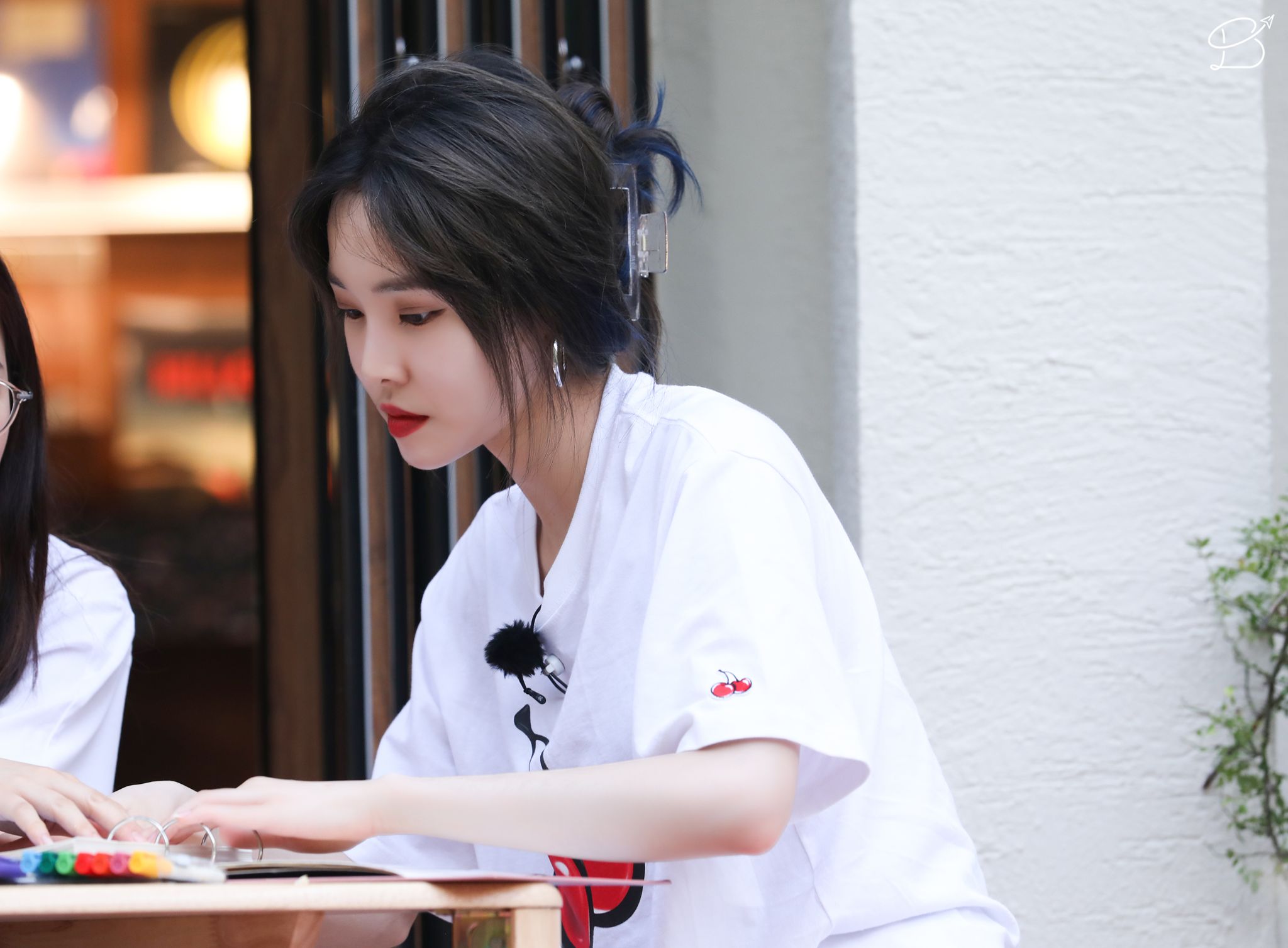 Focused Yuju! | Scrolller