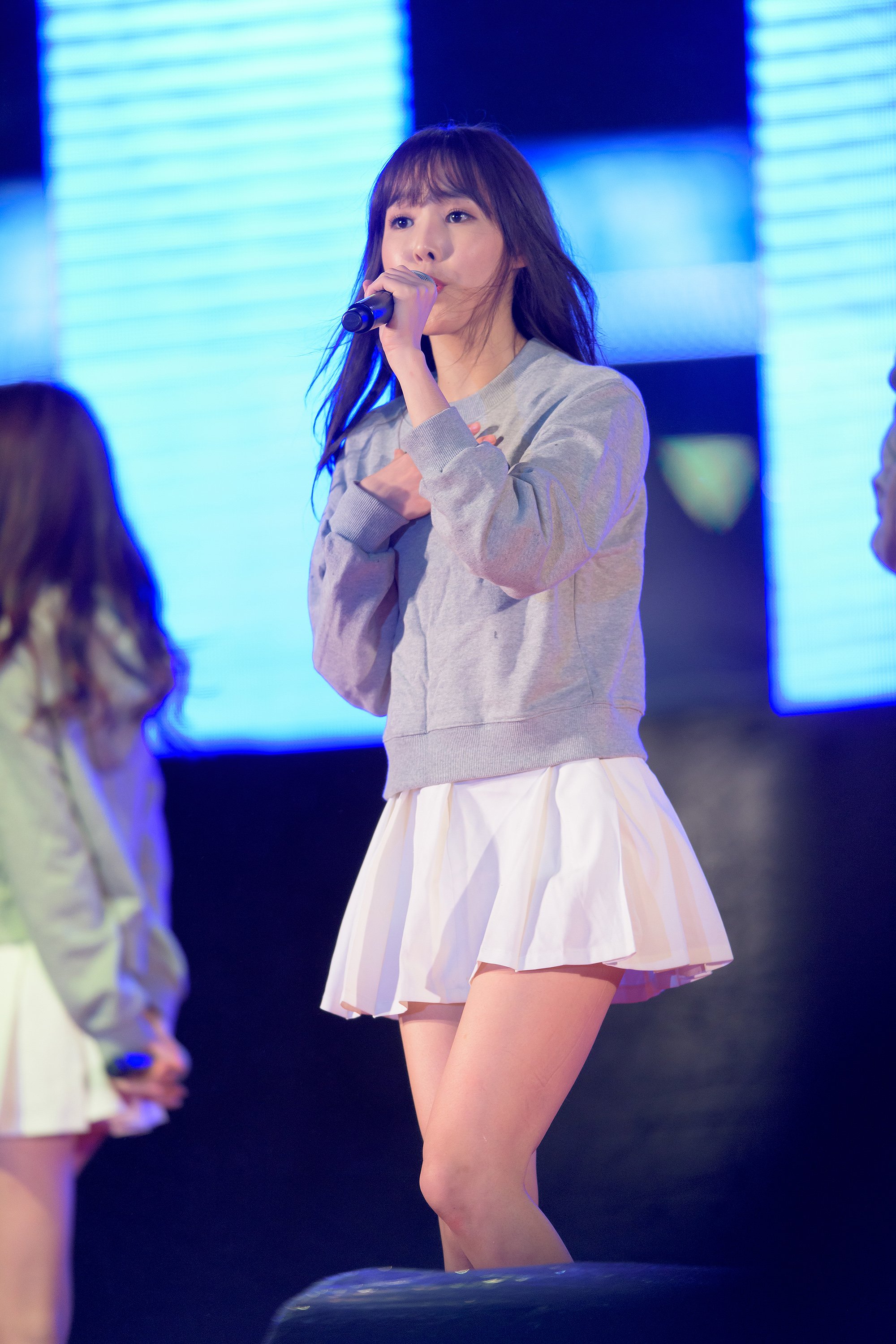 Focused Yuju! | Scrolller