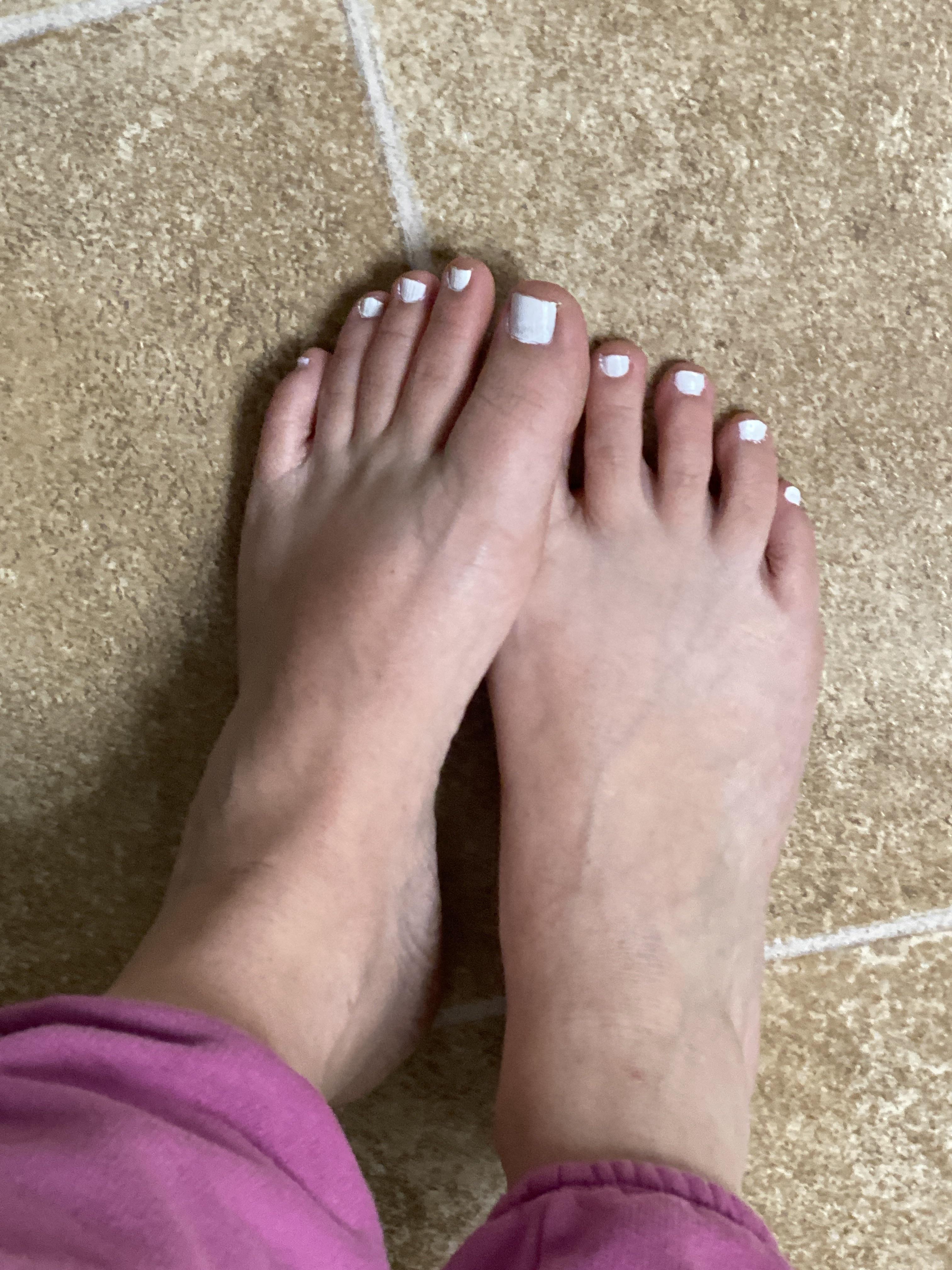 Foot fettish subscribe to my OF xxbunnymaexx 🍑🦶🏼 | Scrolller