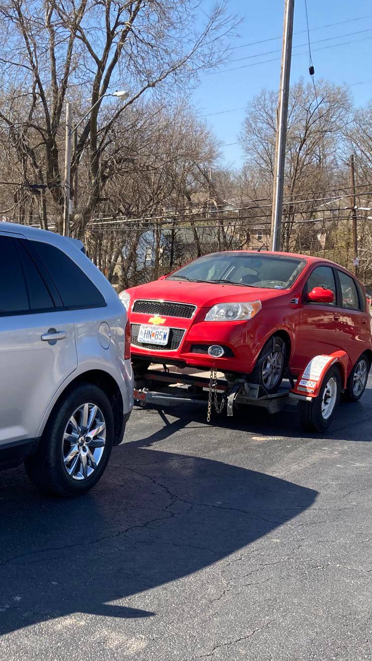 Ford towing Chevy! | Scrolller