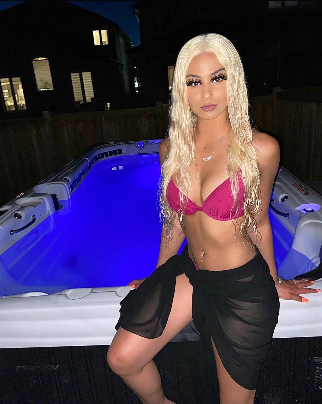 ForeignBarbiee | Scrolller