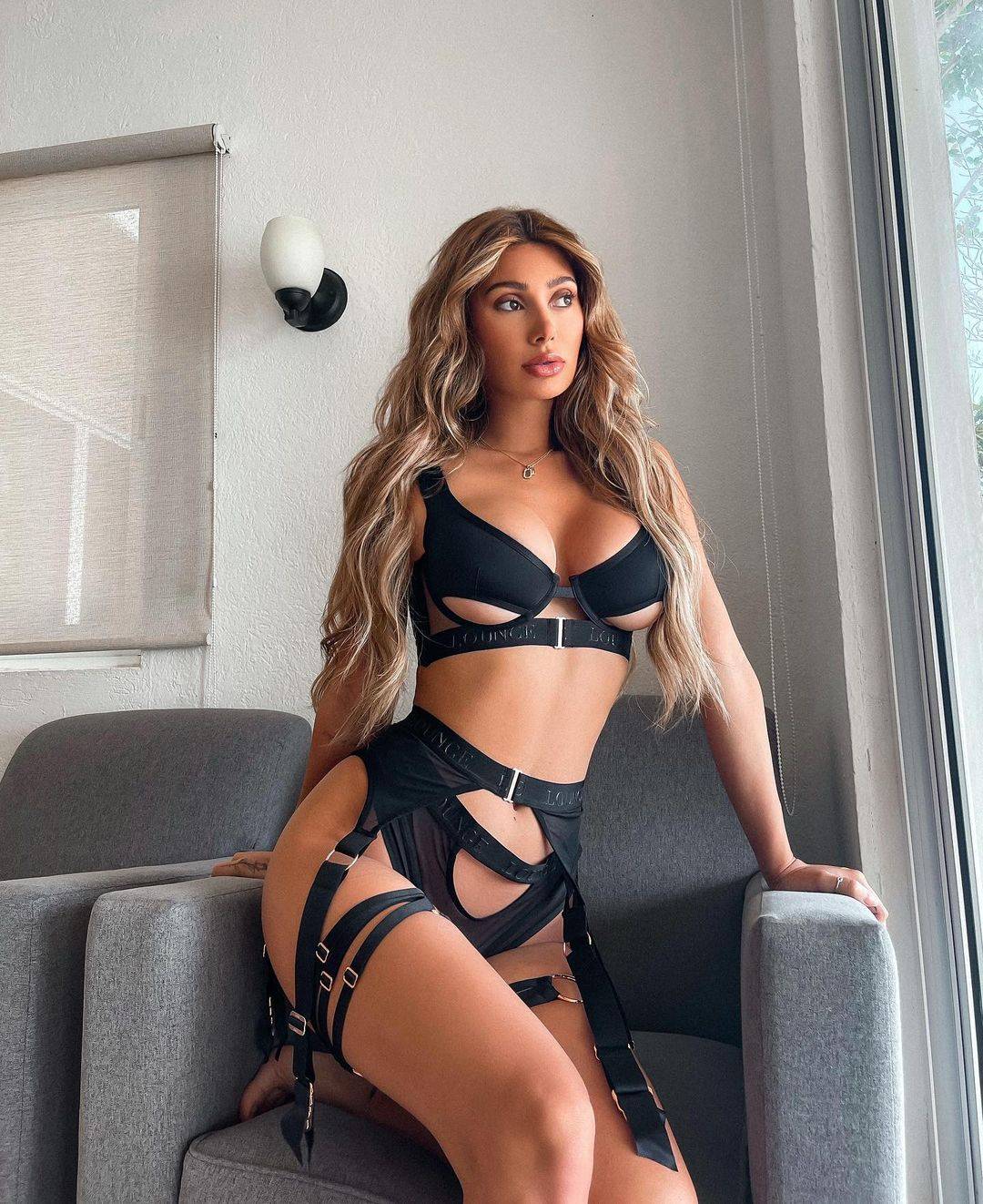 Francesca Farago (@francescafarago) | Scrolller