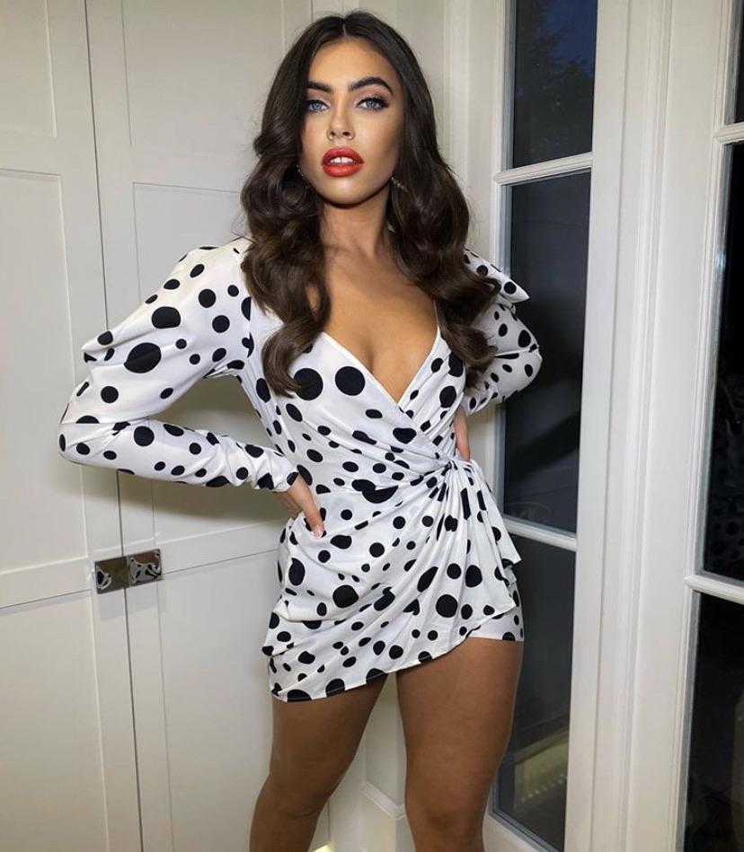 Francesca thicc thighs 😍 | Scrolller