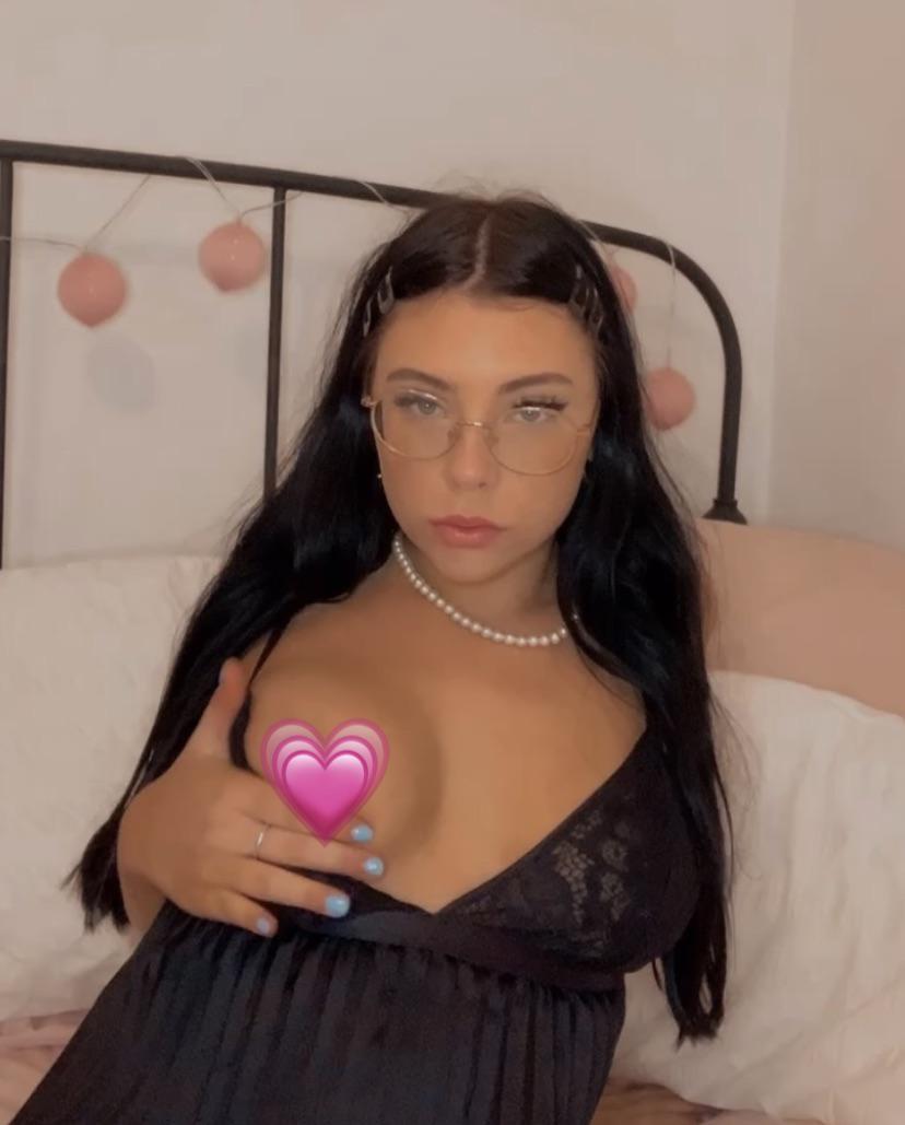 Free subs!! 🌸 new 🌸 custom content🌸 artificialsweetener666 xxxxx come play | Scrolller