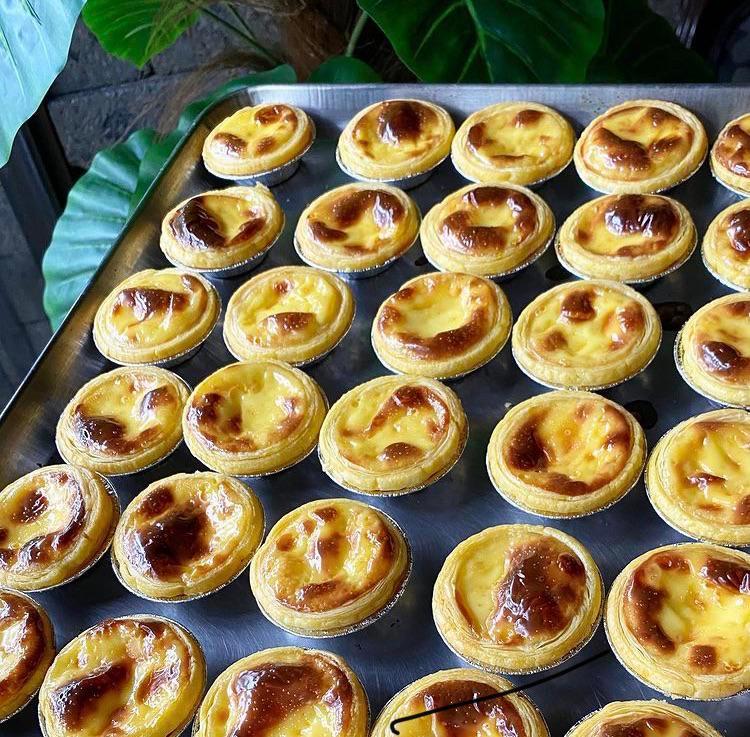 Freshly baked egg tarts | Scrolller
