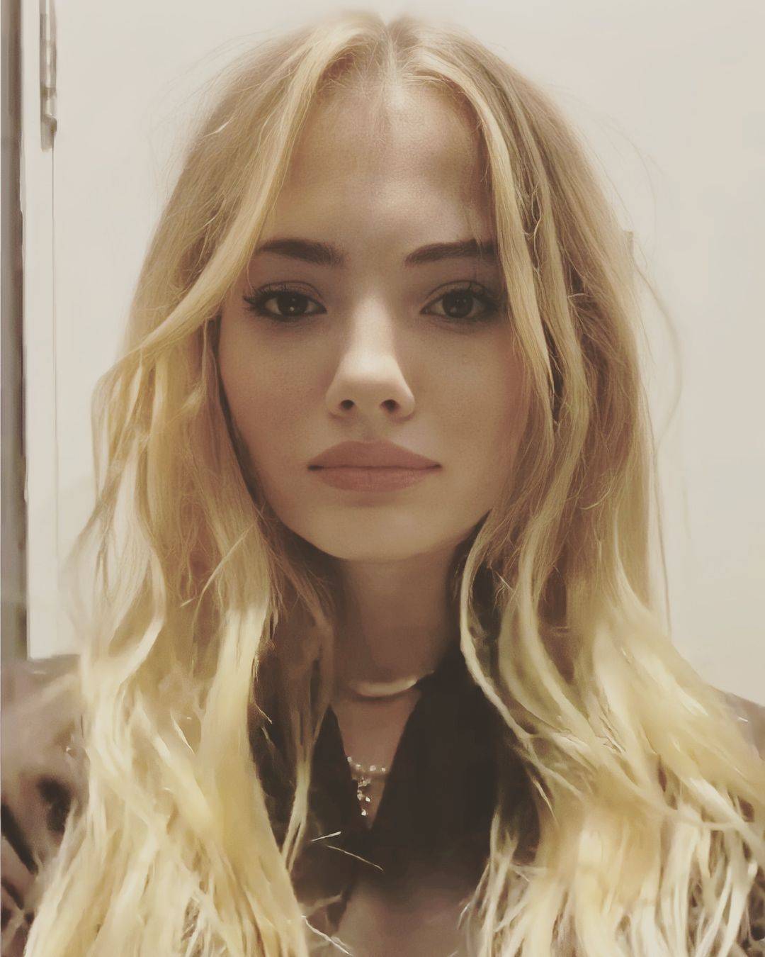 Freya Allan | Scrolller