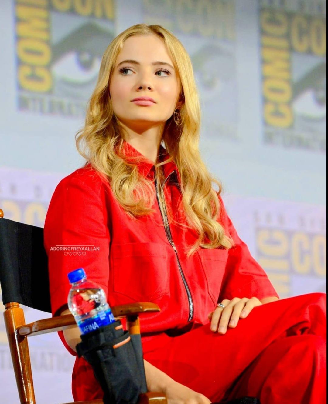 Freya allan | Scrolller