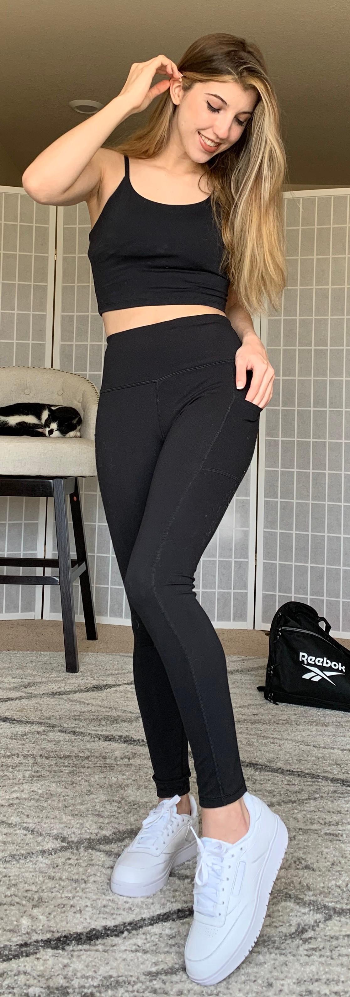 Frivi's curves r insane 🔥🔥🤤 | Scrolller