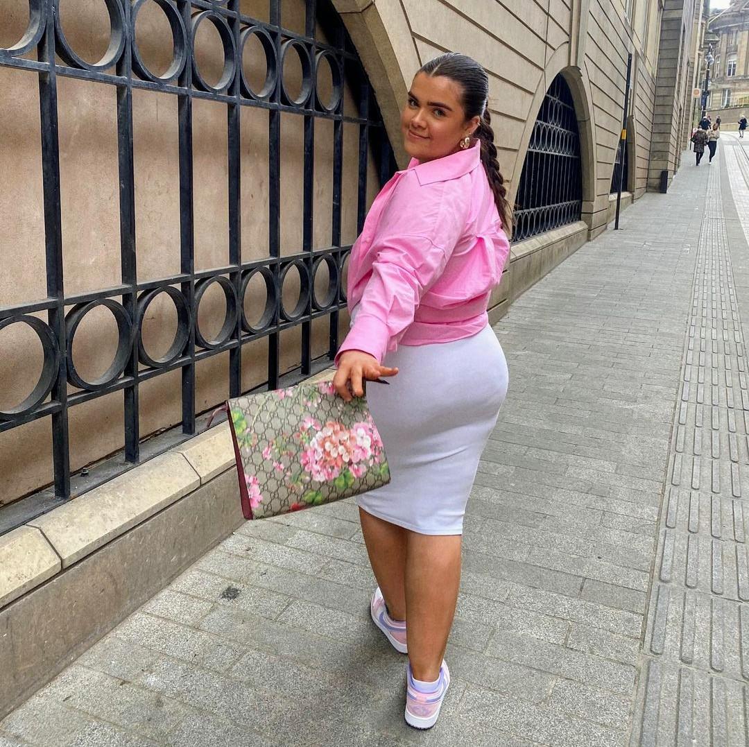 From the back | Scrolller