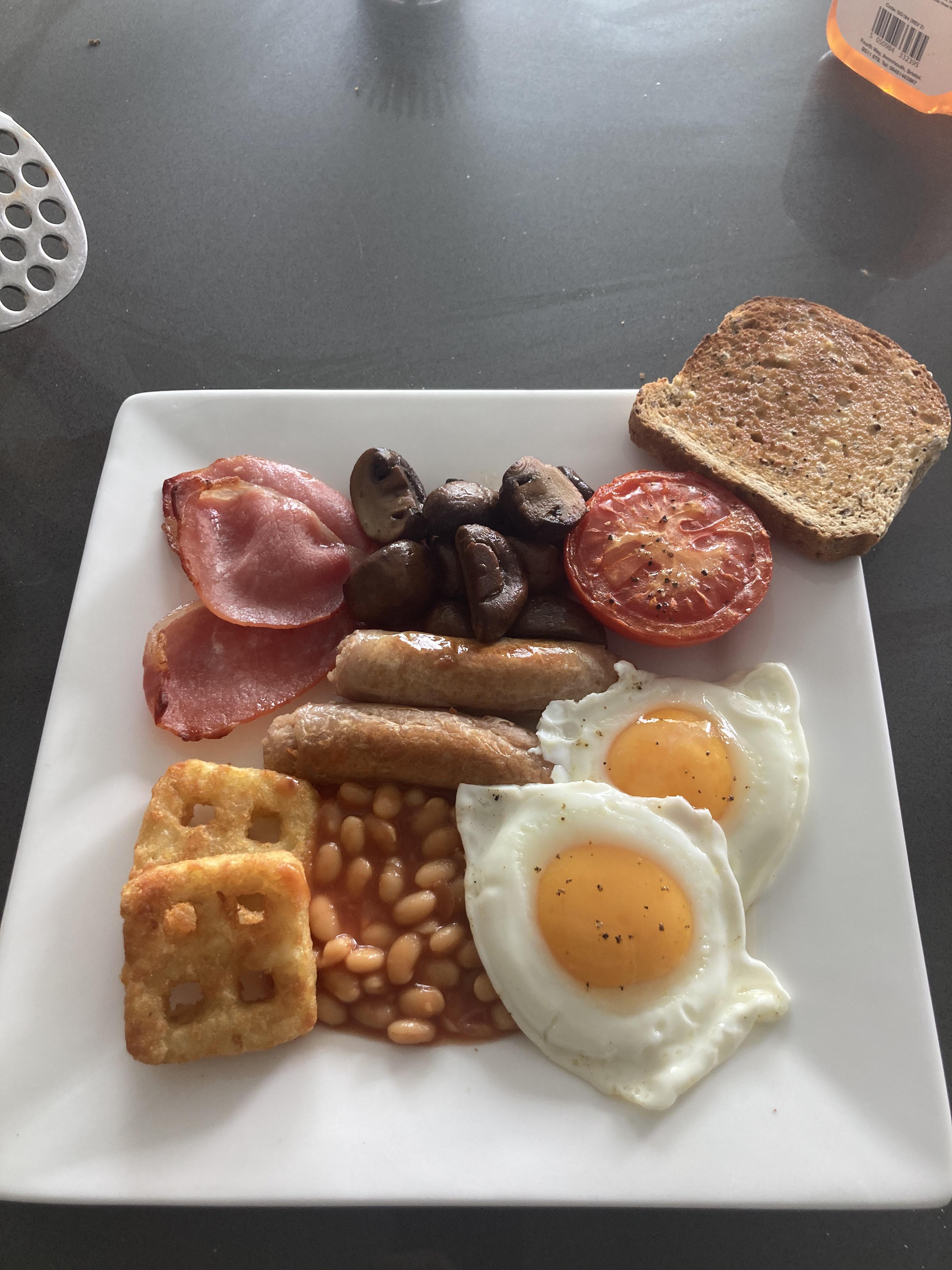 Full English breakfast without the black pudding | Scrolller