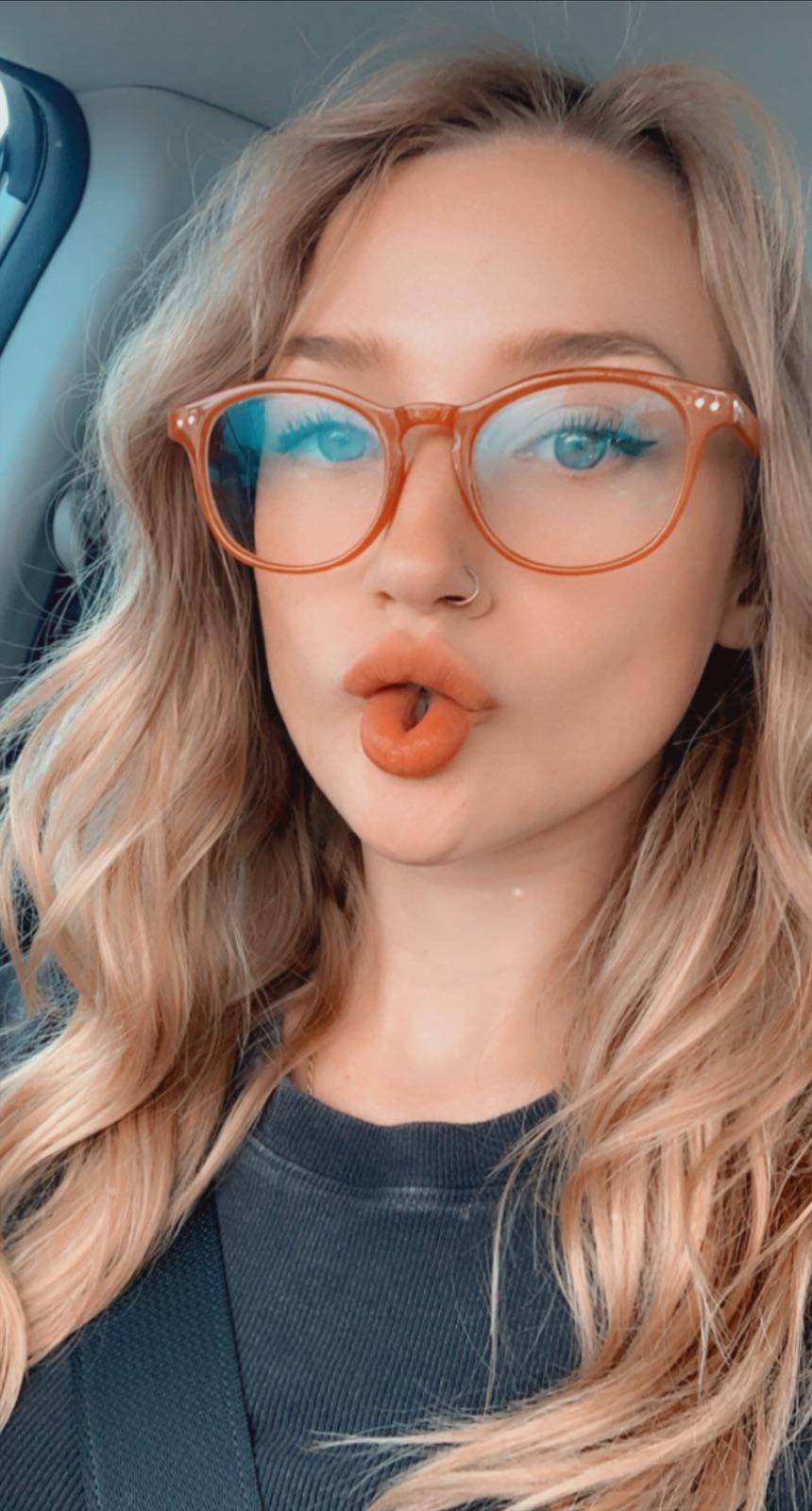 Full lips up north and down south, which ones are you kissing first? | Scrolller