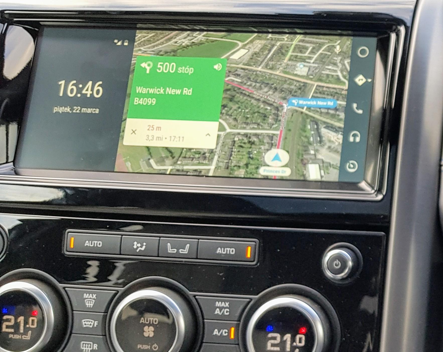 Full screen width Android Auto. Finally! Seen in Land Rover Discovery 😀 | Scrolller