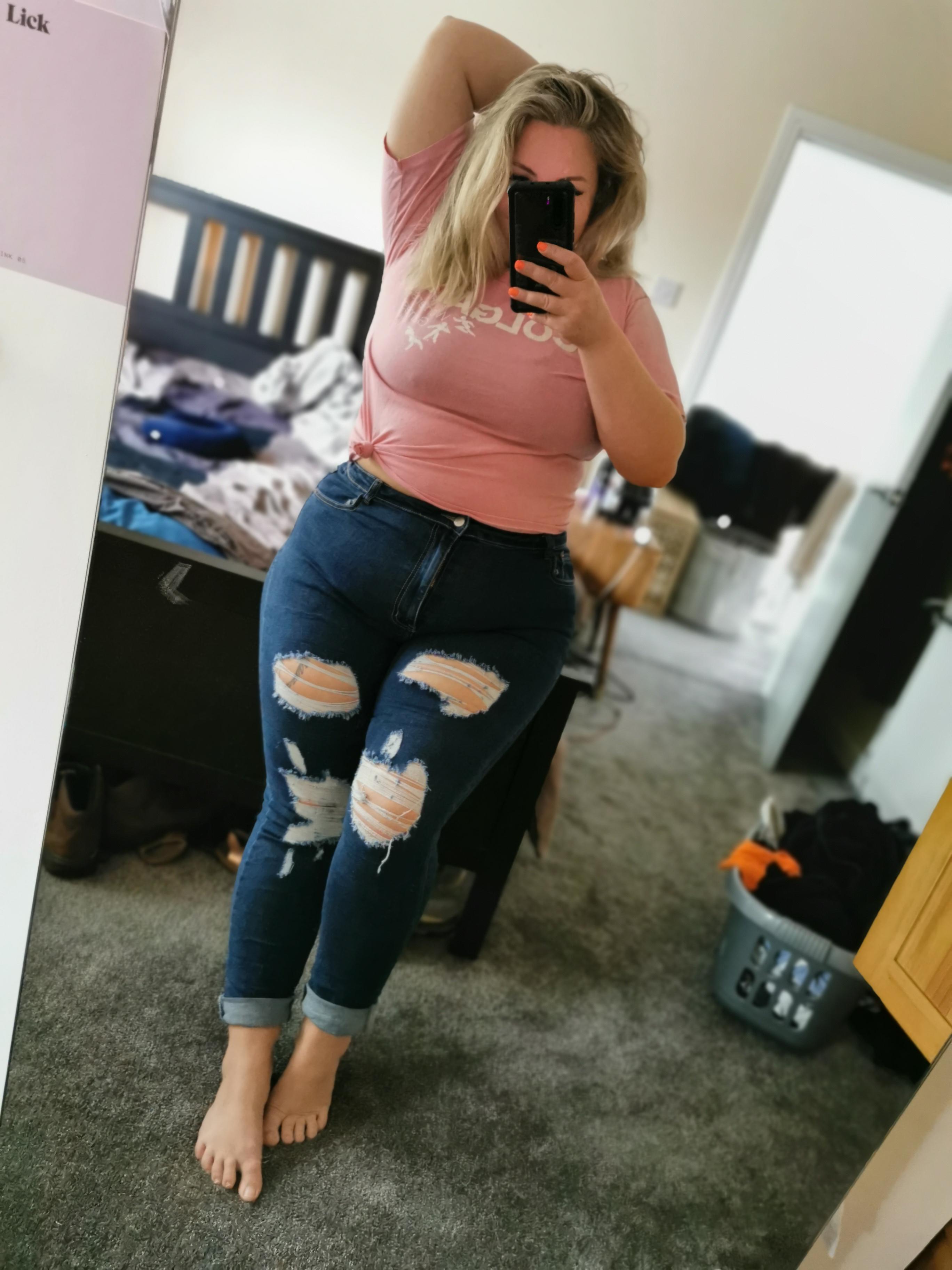 Fully clothed, jeans and tee. Still got curves in all the right places? | Scrolller