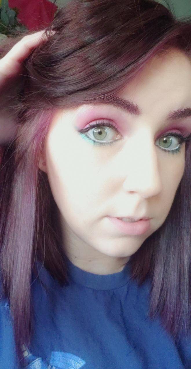 Fun eye makeup today!! 😘😘 | Scrolller