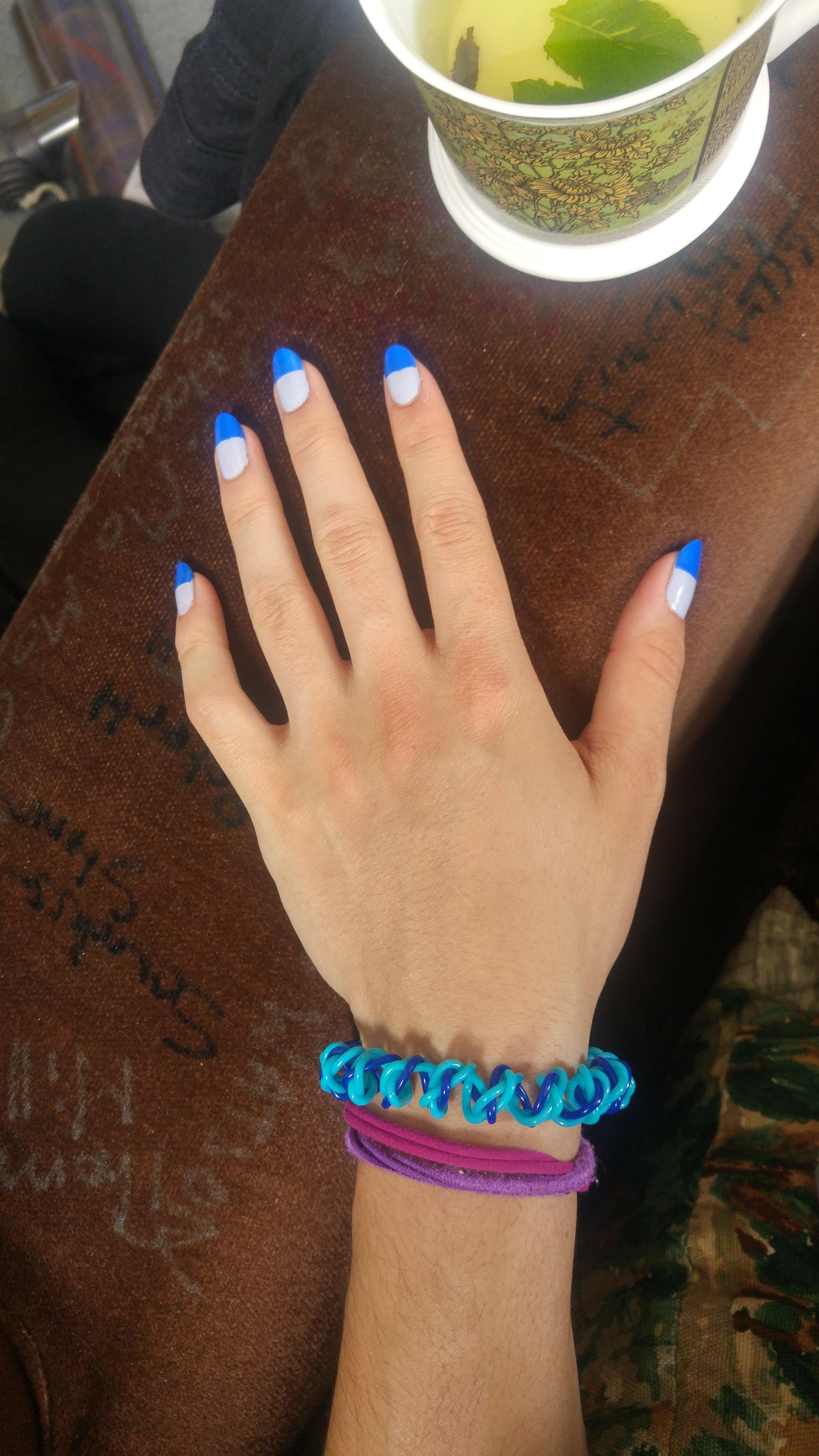 Fun Fact: Ya boi can't bend his left pinky straight since I dislocated it oh well | Scrolller