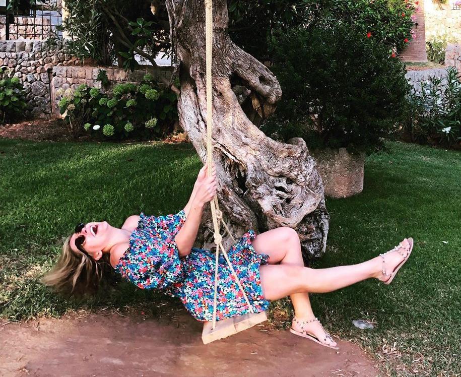 Fun on a swing | Scrolller