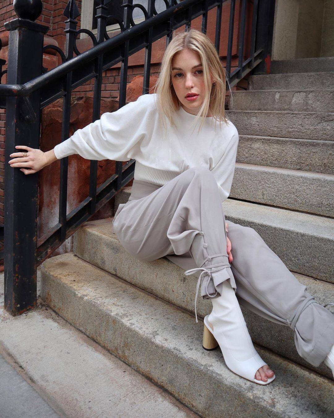 Gabby C Thomas | Scrolller