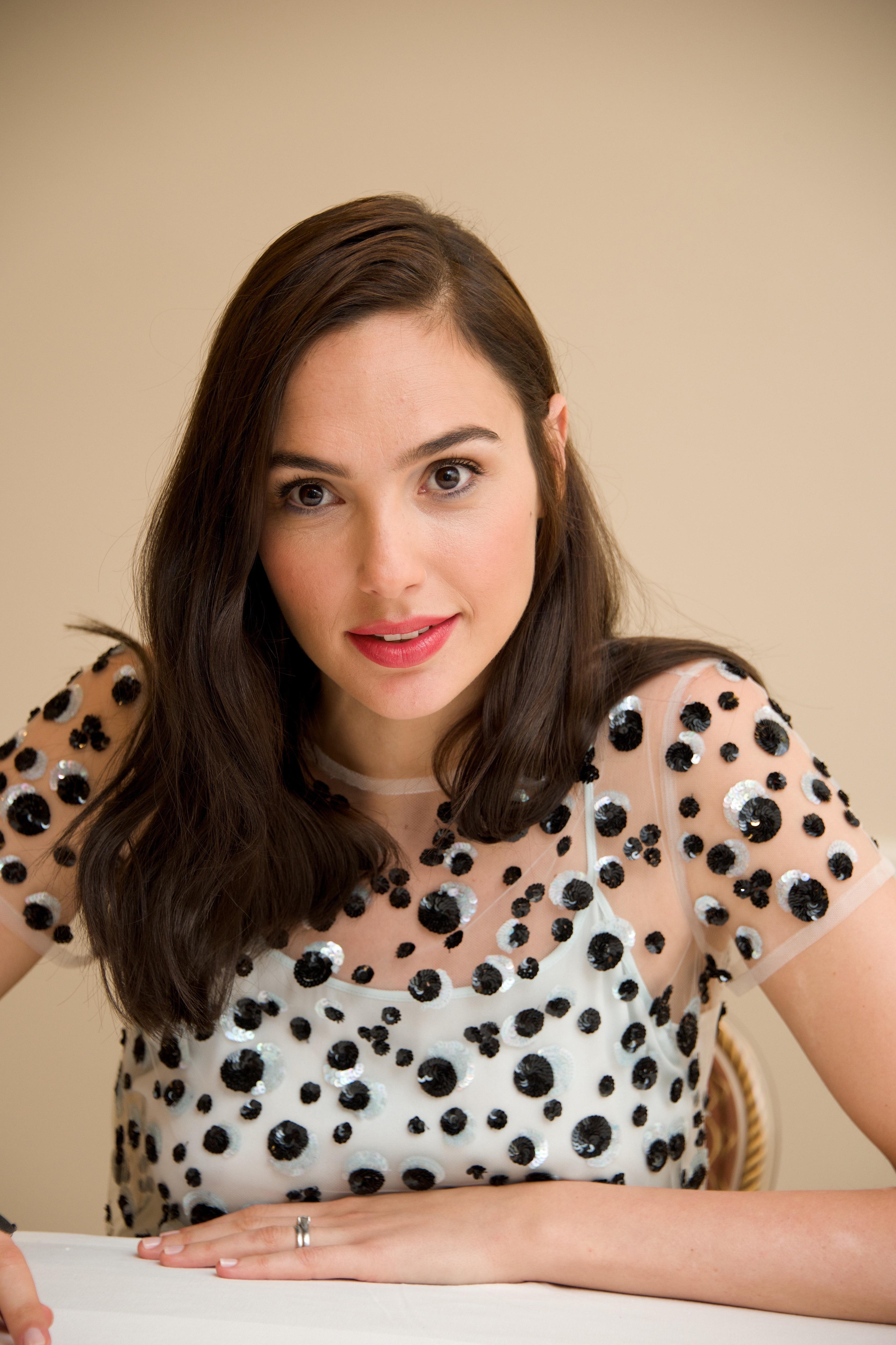 Gal gadot [3333×5000] | Scrolller