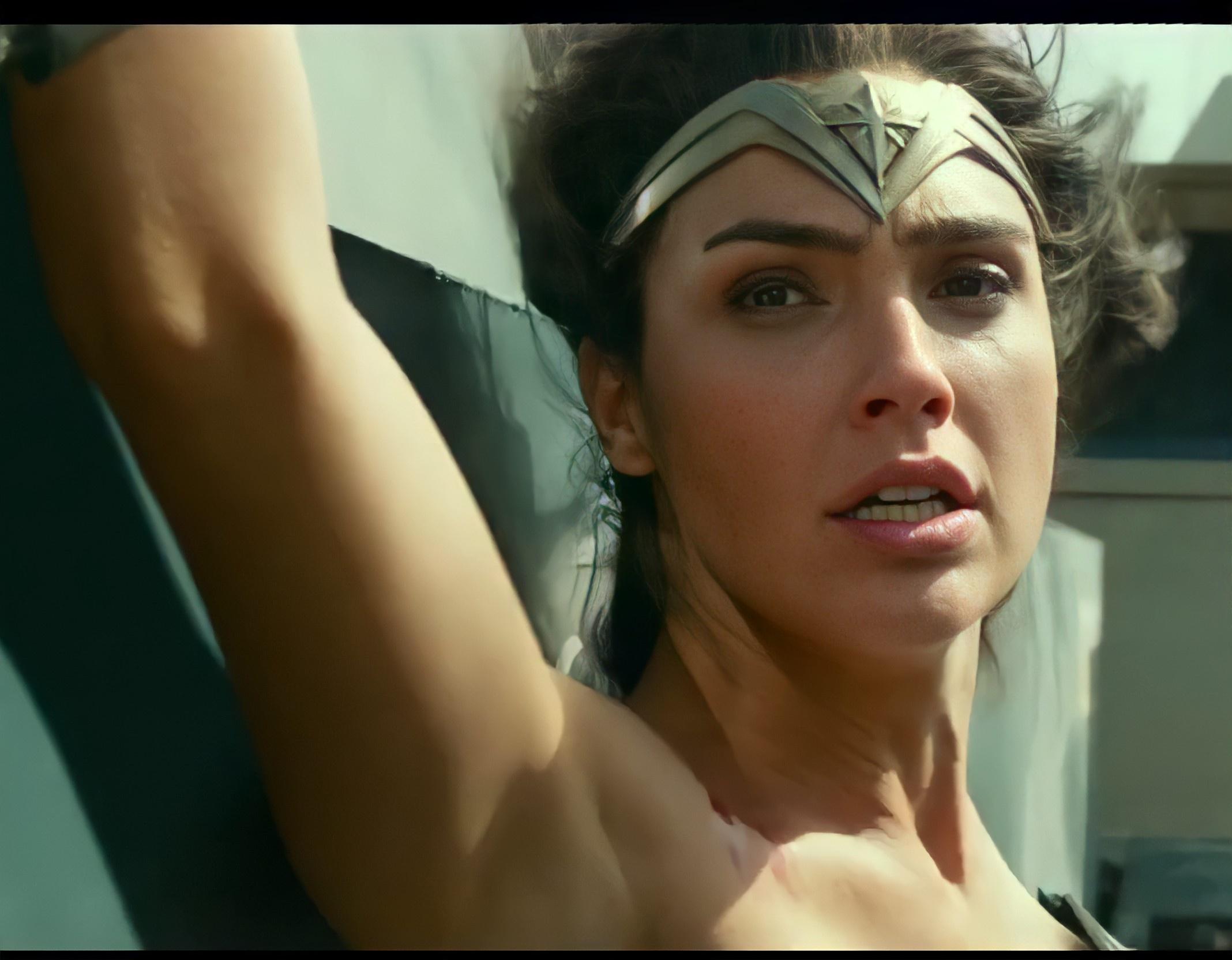 Gal Gadot has an armpit of next level.. | Scrolller