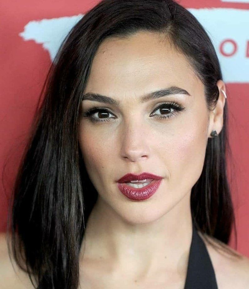 Gal Gadot Lovely Face | Scrolller