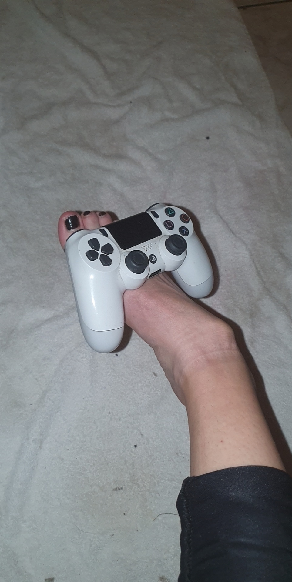gamer girl with cute feet😘 | Scrolller