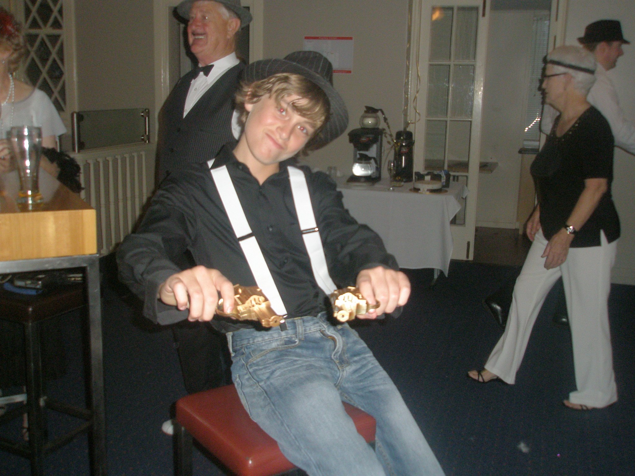 gang gang | Scrolller