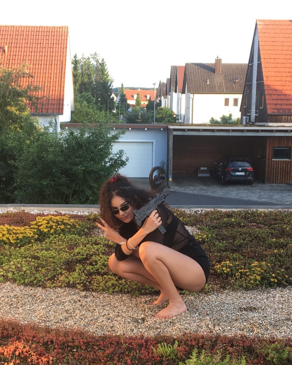 Gang gang | Scrolller