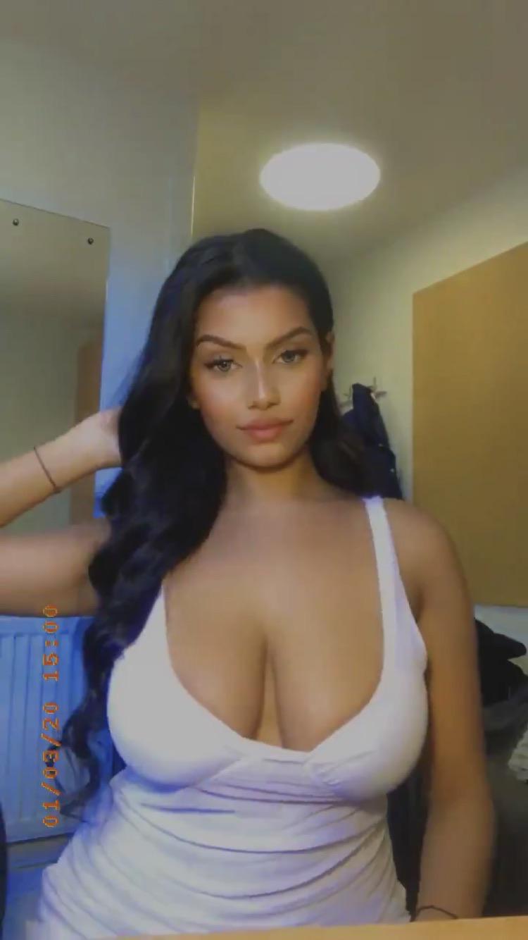 Gap queen | Scrolller