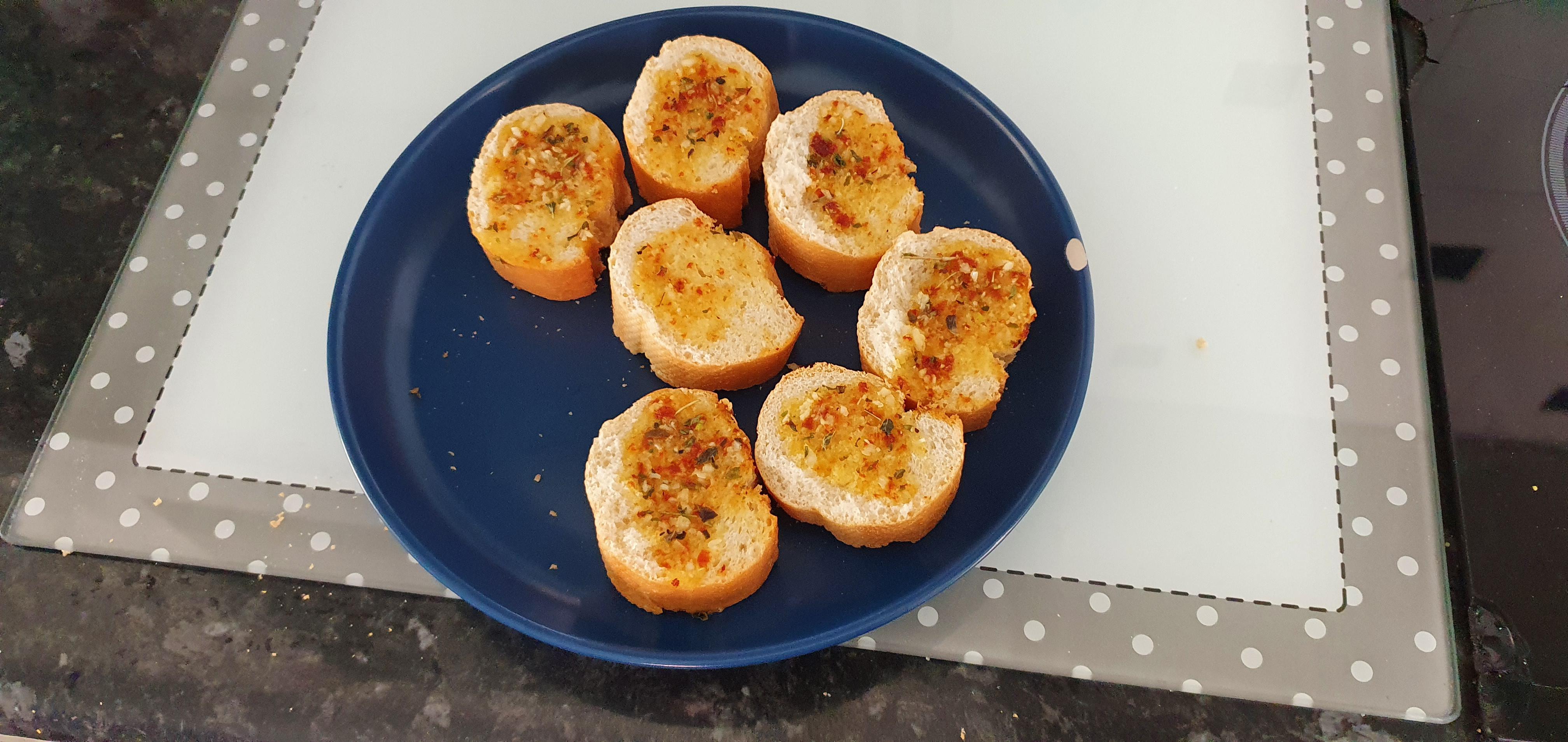 Garlic bread | Scrolller