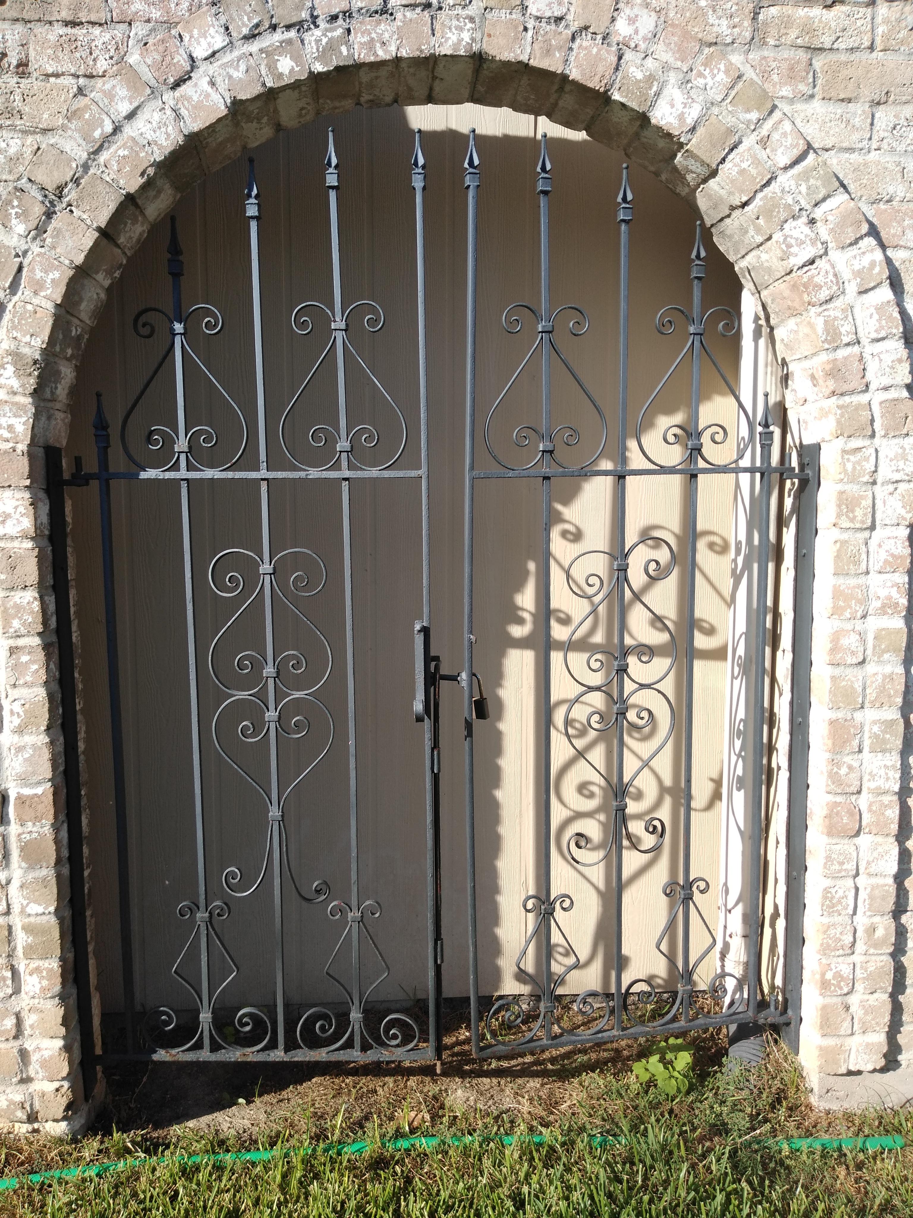 Gate to a wall 🤦🏾‍♂️ | Scrolller