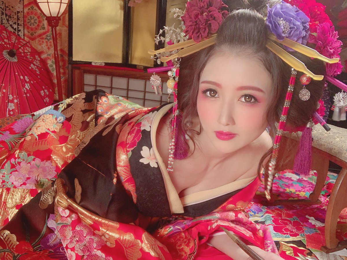 Geisha Hibiki | Scrolller