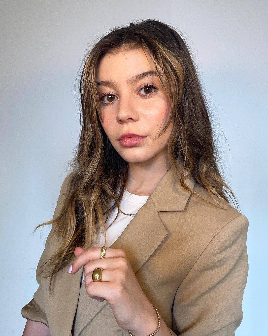 Genevieve Hannelius [irtr] | Scrolller