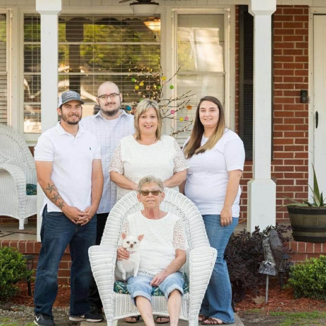 Genuine question, peemps. Are Kenny and Taylor Richard's full or half siblings? | Scrolller