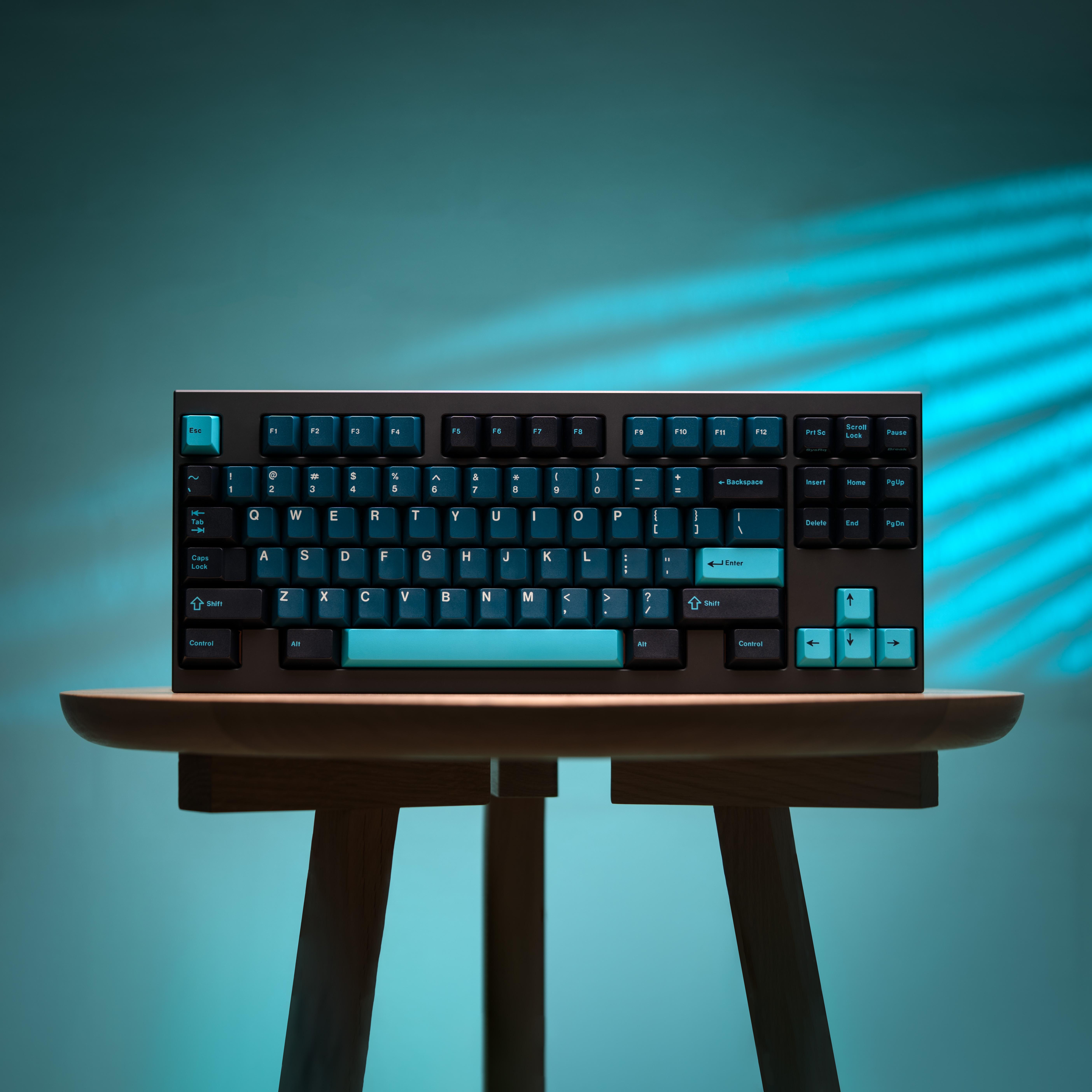 Geonworks F1 + GMK Solarized Dark | Scrolller